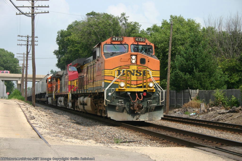 BNSF 4735 & BNSF 757